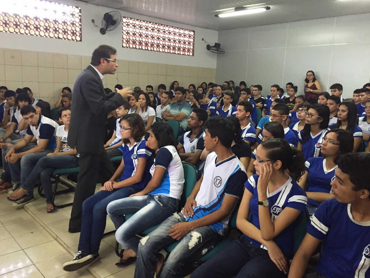 Mandato do deputado estadual Renato Roseno presença nos bairros da